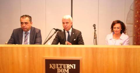 »Bocen ne bo upravljal vsega«