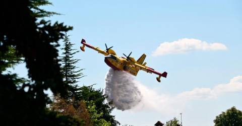 Na območju vulkana Etne strmoglavil kanader
