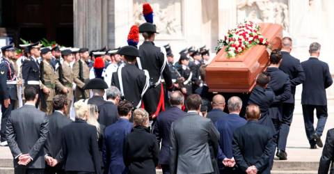 Množičen poslednji pozdrav Berlusconiju