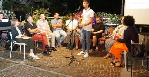 Prepletanje jezikov, verzov in glasov
