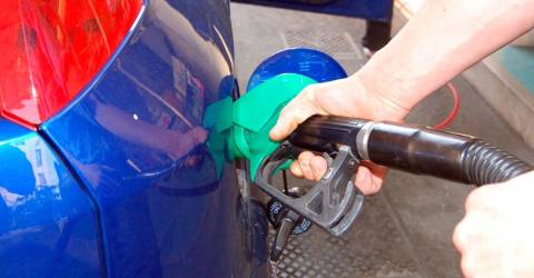 Bencin cenejši, dizel dražji