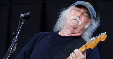 Umrl legendarni kitarist in kantavtor David Crosby