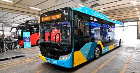 Na tržaških cestah prvih 13 električnih avtobusov