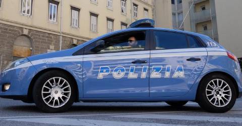 Ropal z nožem in kladivom