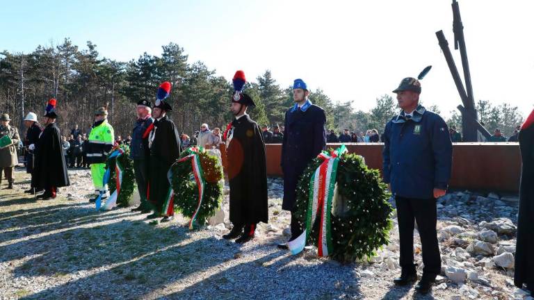 »Zanikanje fojb kaznivo dejanje«
