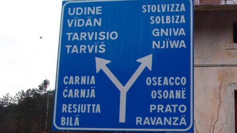 »Dvojezični» napisi v Reziji