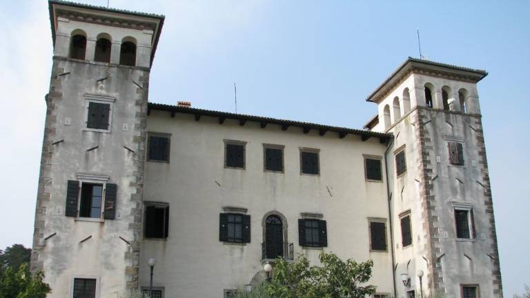 Grad Dobrovo čaka obnova